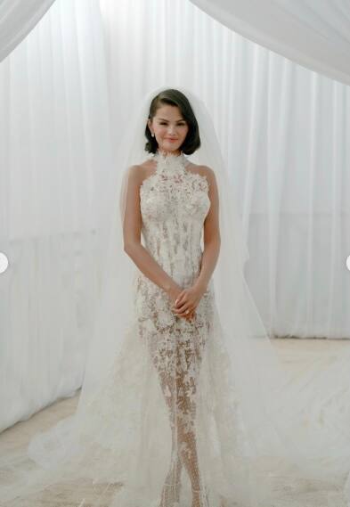 Selena Gomez dévoile ses trois robes de mariage sur Instagram | 24 heures