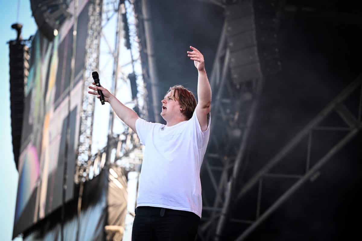 Lewis Capaldi: découvrez son processus particulier d'écriture de ...