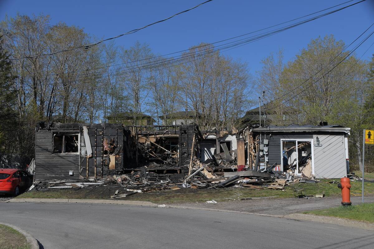 [PHOTOS] Incendie à Québec: une famille et deux chiens sauvés des ...