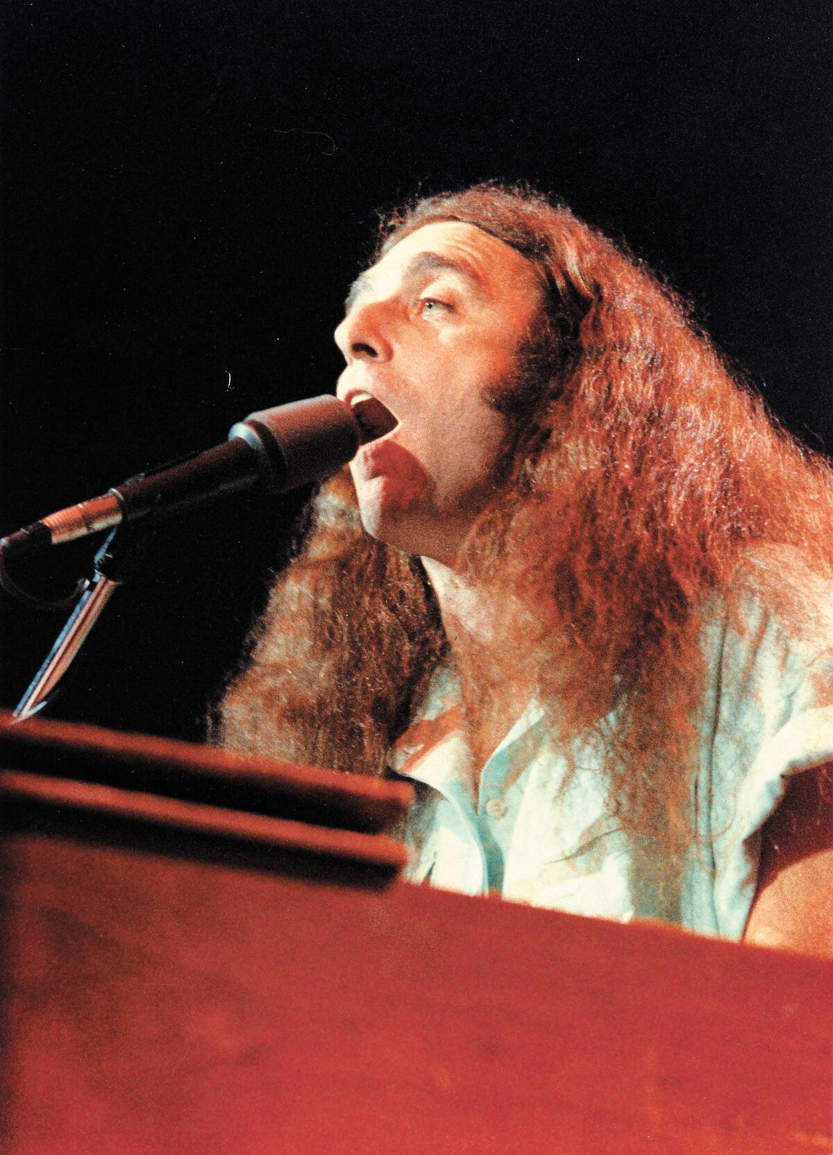 Voyez la bande-annonce de «Québec Rock – Offenbach vs Corbeau» | JDM