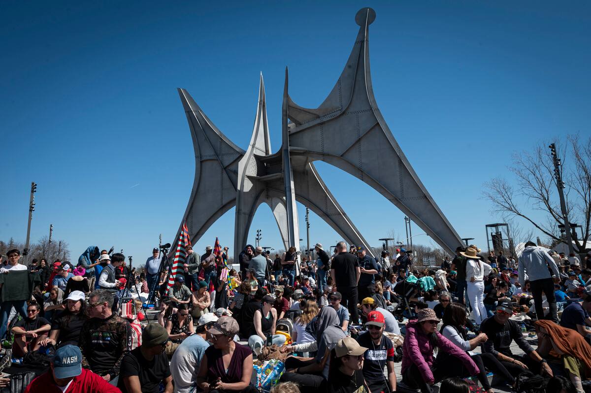 [EN IMAGES] Le Québec s’est rassemblé pour regarder l’éclipse | JDM