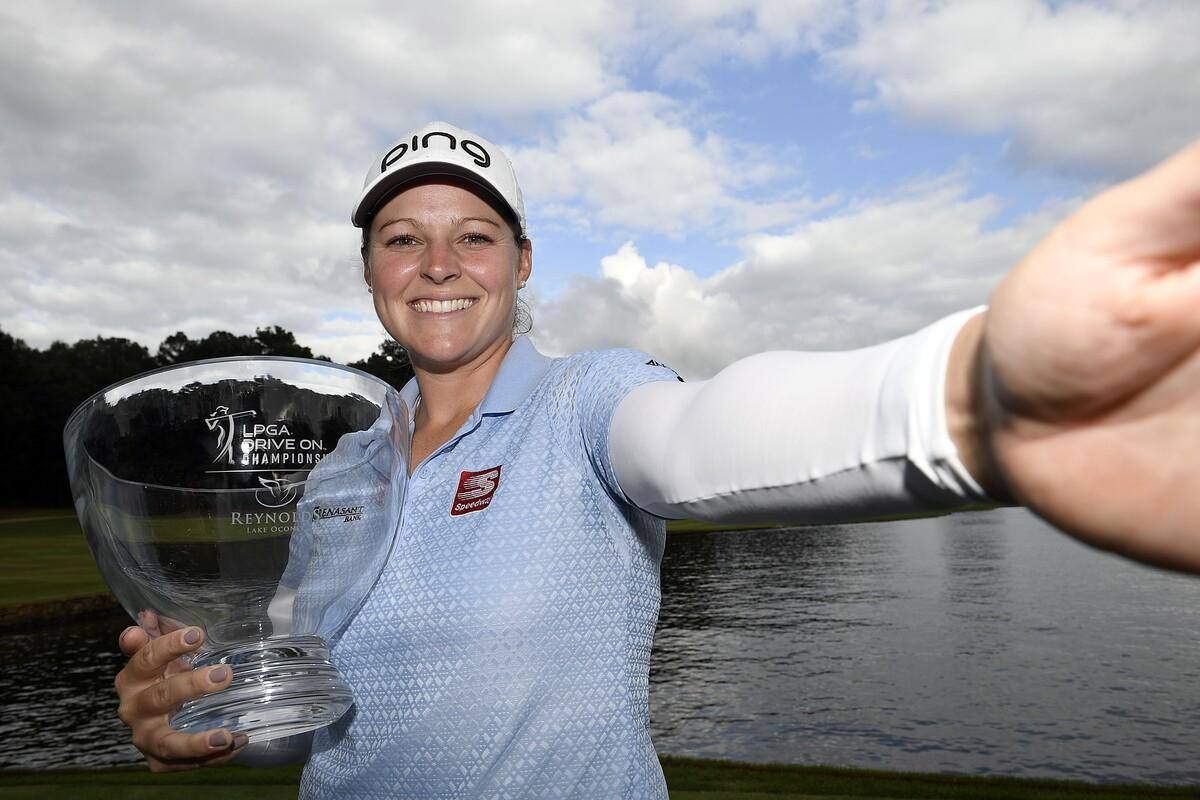 Une première victoire chèrement acquise pour Ally McDonald - TVA Sports