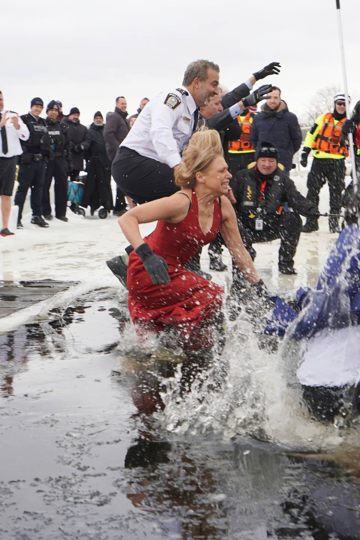 Défi de l’ours polaire: des ministres et Fady Dagher sautent dans l’eau ...