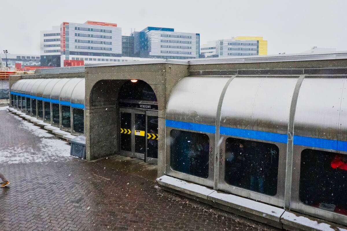 Encore des problèmes avec le tunnel du CUSM à la station Vendome | TVA ...