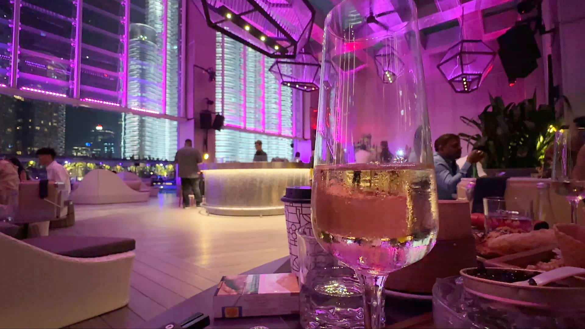 Ce criminel québécois exilé en Malaisie fait fortune grâce aux ...