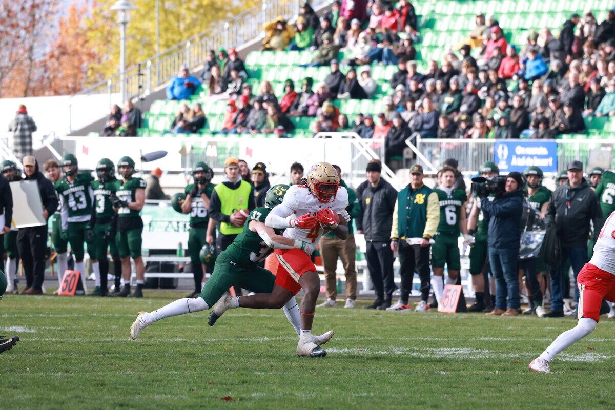 Victoire de 28-0 à Sherbrooke: le Rouge et Or remporte le championnat ...