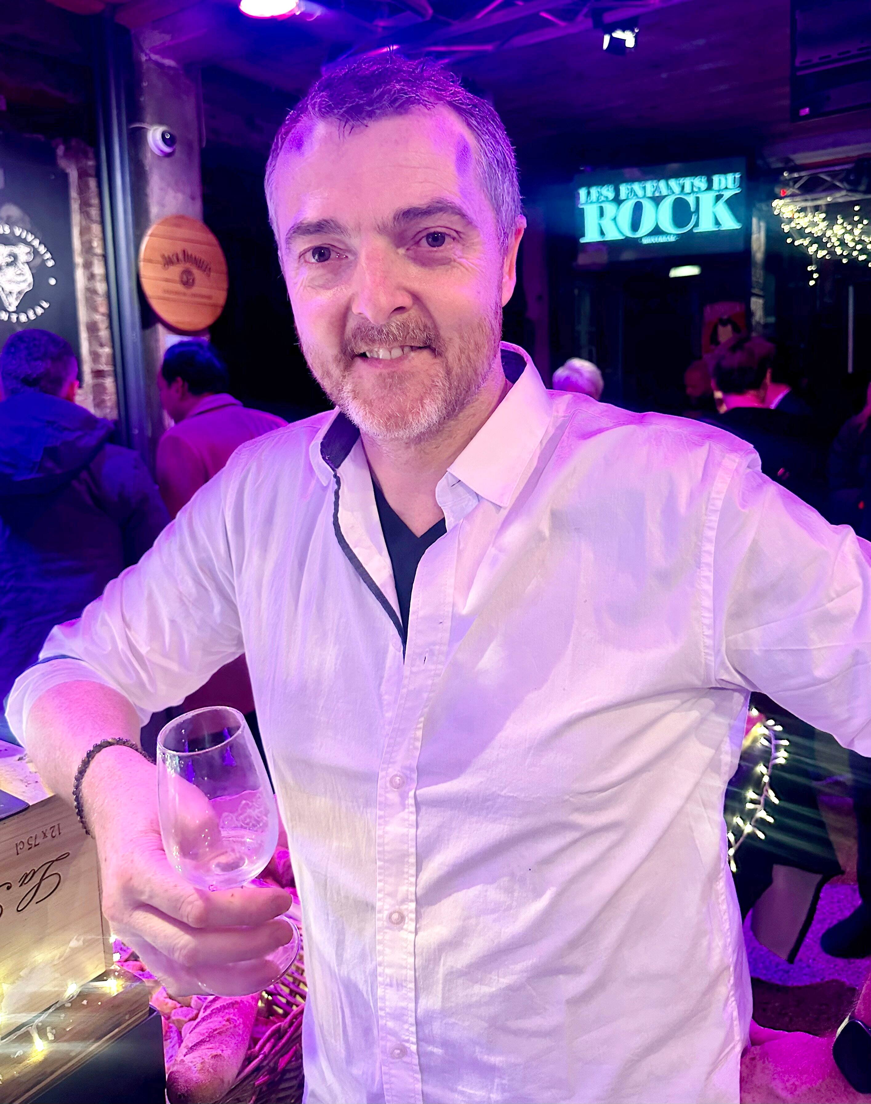 Fini les petites assiettes qui coûtent trop cher, un restaurateur a ...