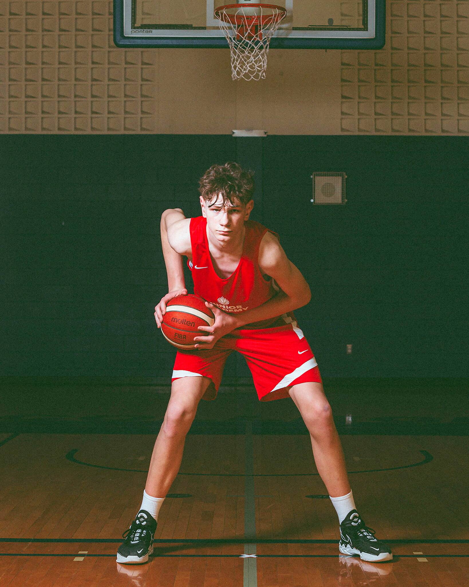 À 7 pi 3 po à 14 ans, le «petit» timide Jérémy Gohier «vient de ...