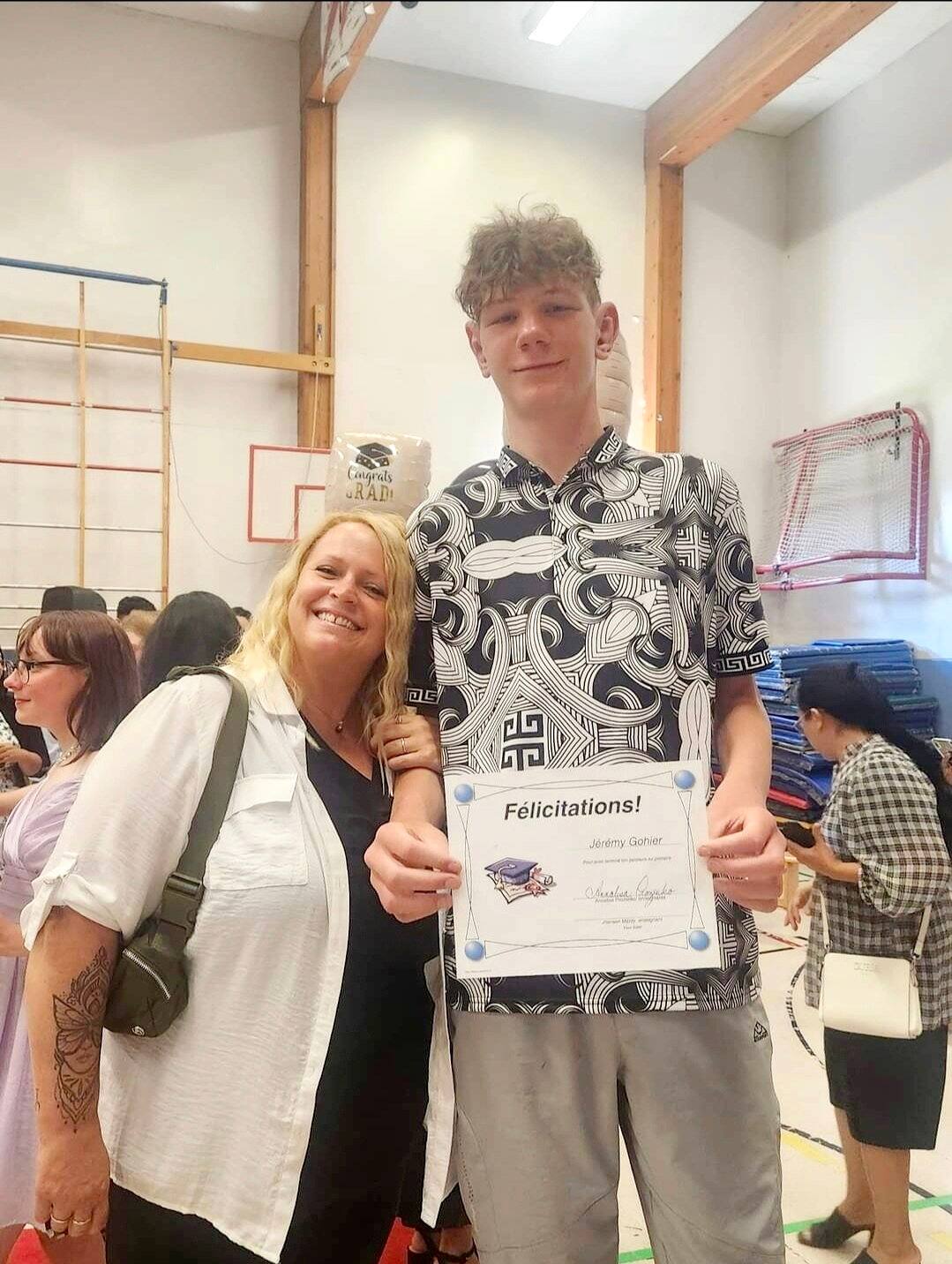 Voici Jérémy Gohier, 14 ans, l’autre «géant» du basket à 7 pi 3 po dans ...