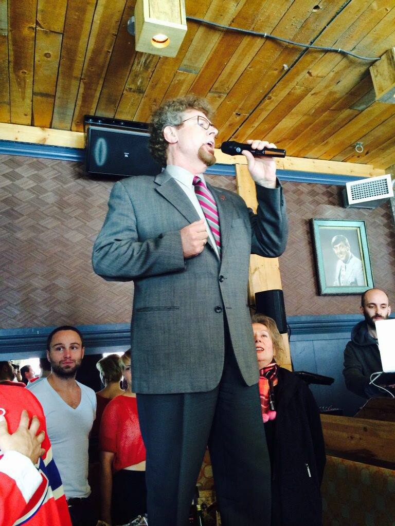 Huer l’hymne américain, est-ce huer Caufield? L’ancien interprète au Centre Bell Charles Prévost ...