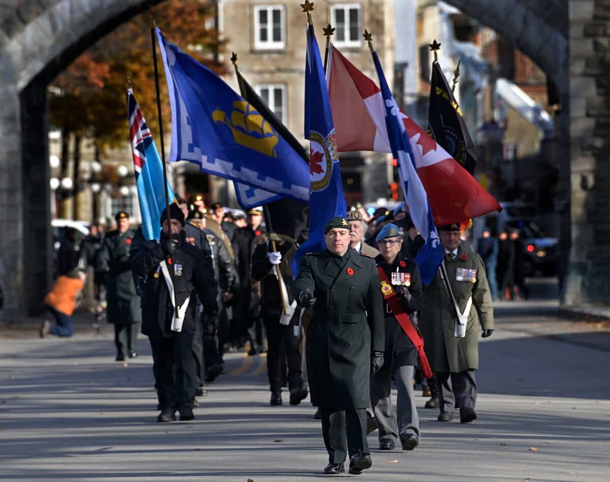 [EN IMAGES] Sobre cérémonie du Souvenir au centre-ville de Québec | JDQ