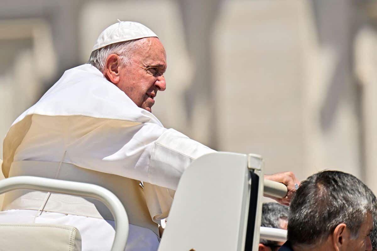 Le pape, souffrant du genou, reporte plusieurs voyages | JDM