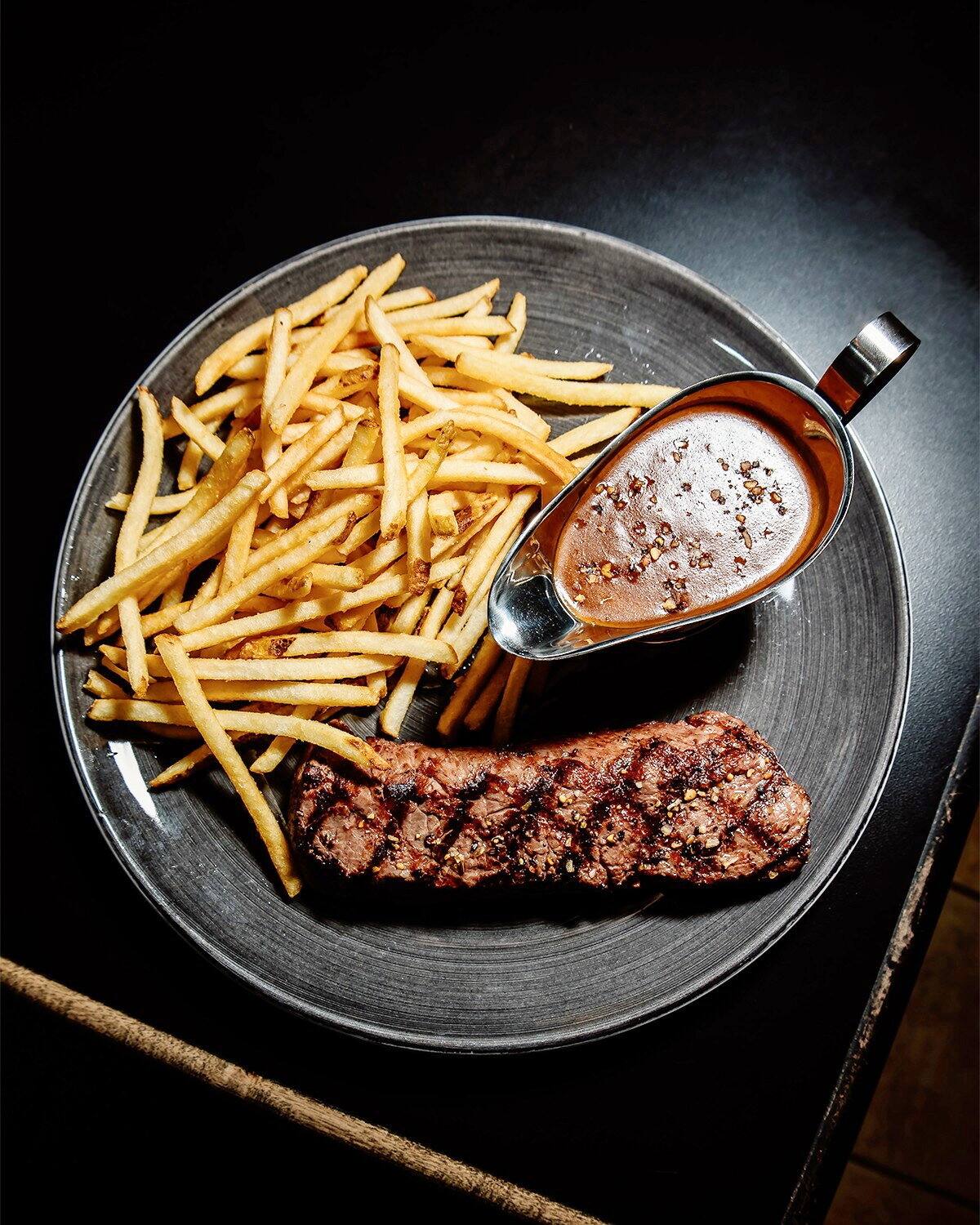 7 restaurants où savourer un excellent steak-frites | JDM