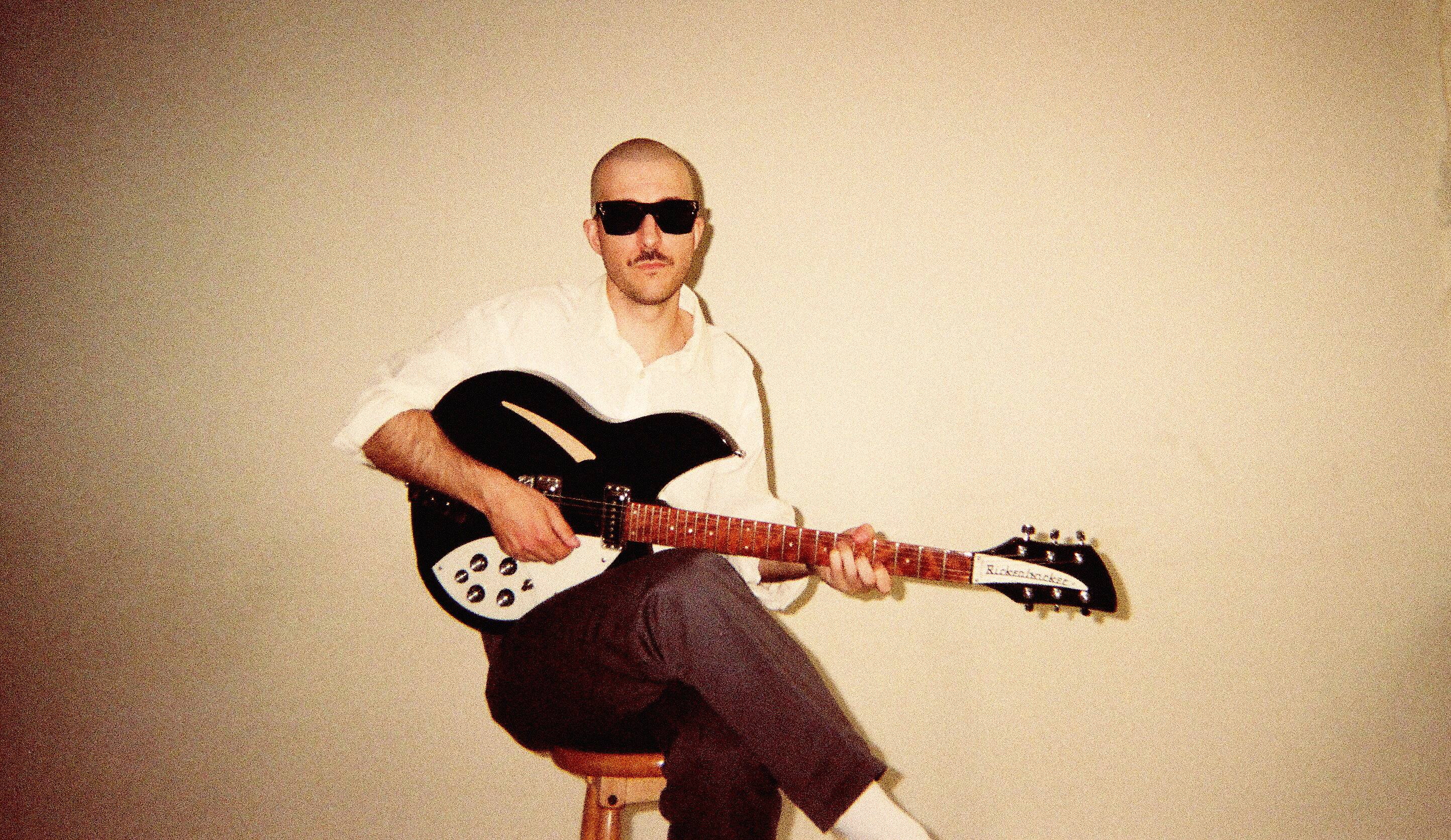 «J’hais ça me répéter»: Loïc April lance son deuxième album, «LOÏC ...