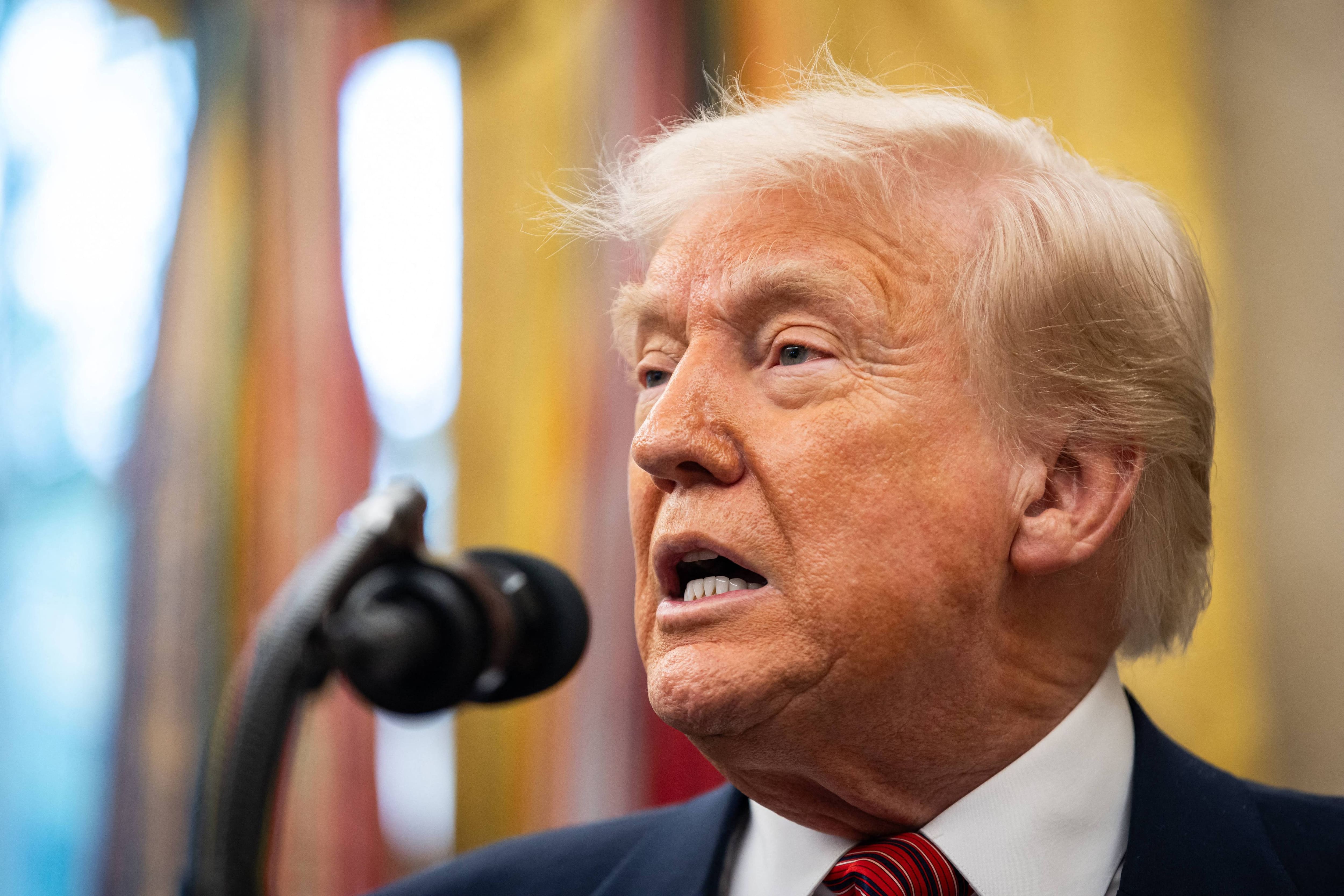 EN VIDÉO | Trump participe à un marathon de lecture de la Bible | TVA ...