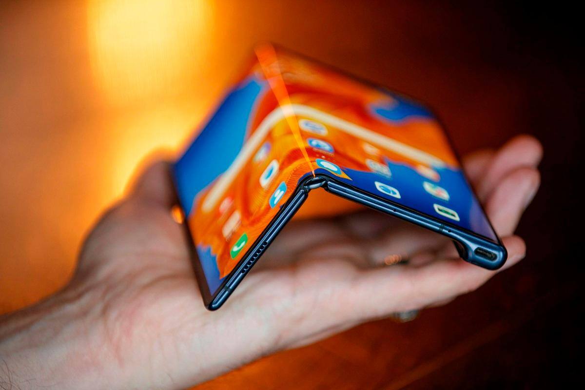 Huawei sort la nouvelle version de son mobile pliable, à un prix très ...