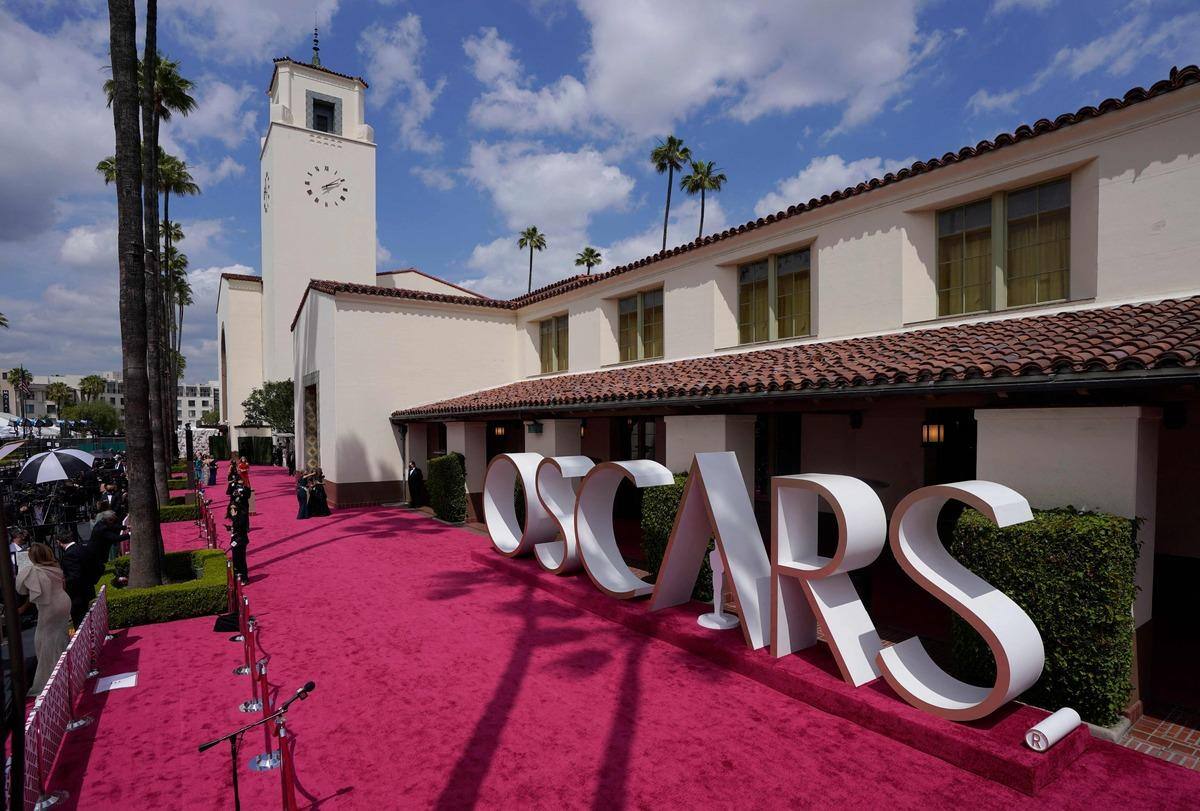 Tous les looks du tapis rouge des Oscars 2021 | TVA Nouvelles