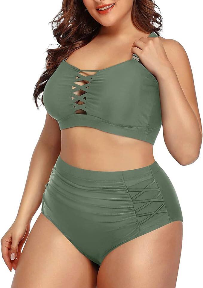 Divine devant l’océan, Ludivine Reding prend la pose en bikini monochrome | 24 heures