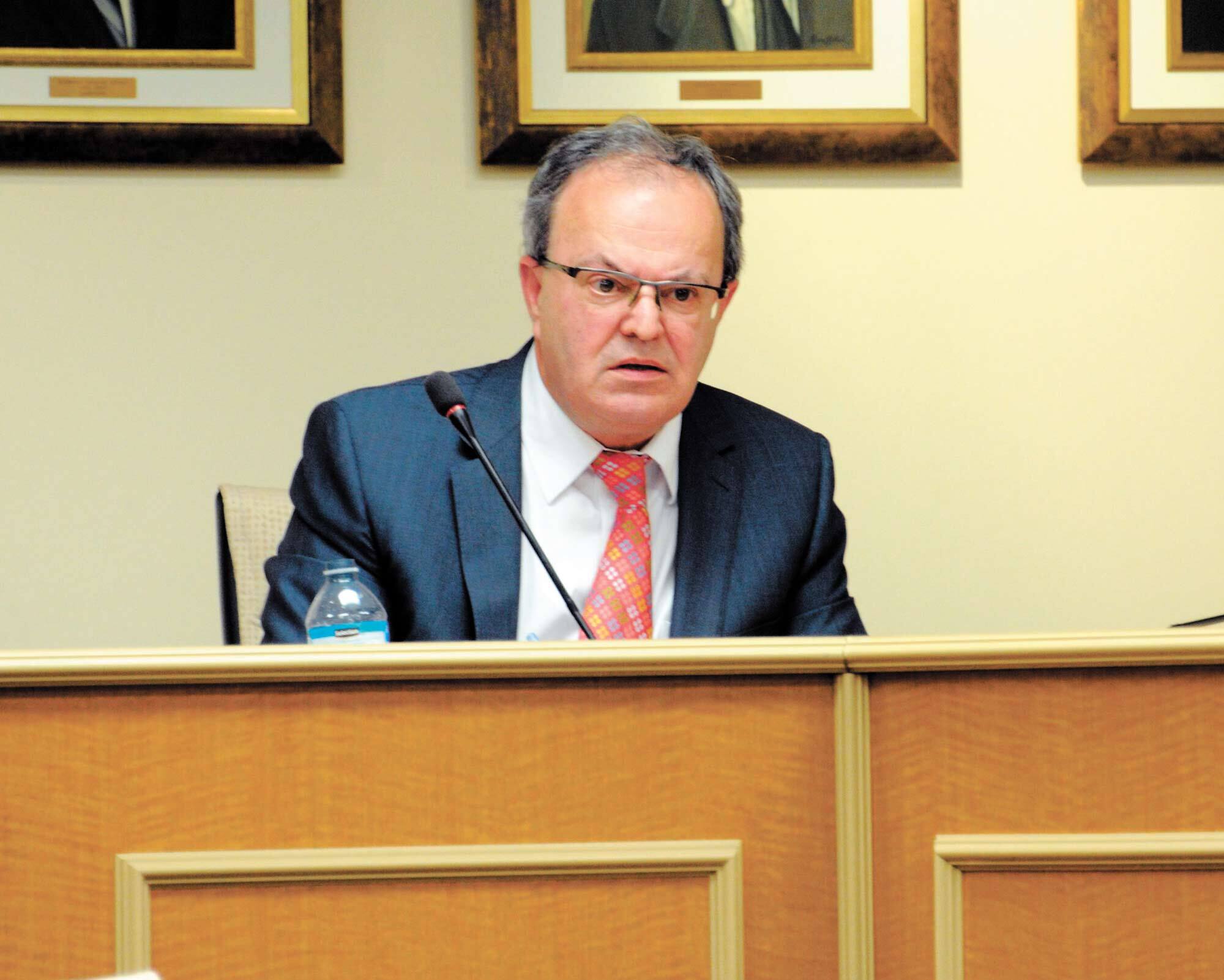 Terrebonne forcée de reprendre son greffier | JDM