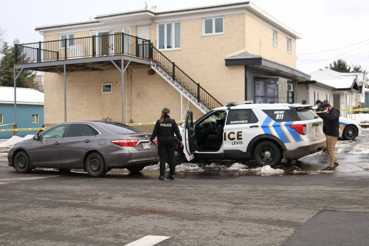[PHOTOS] Vol à main armée à Lévis: la police recherche un suspect | JDQ