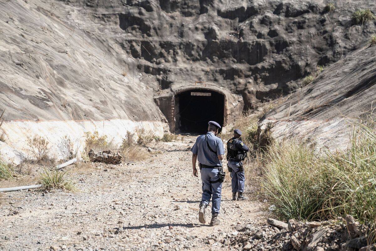 Afrique du Sud: 500 mineurs bloqués sous terre en raison d'un conflit syndical | JDM
