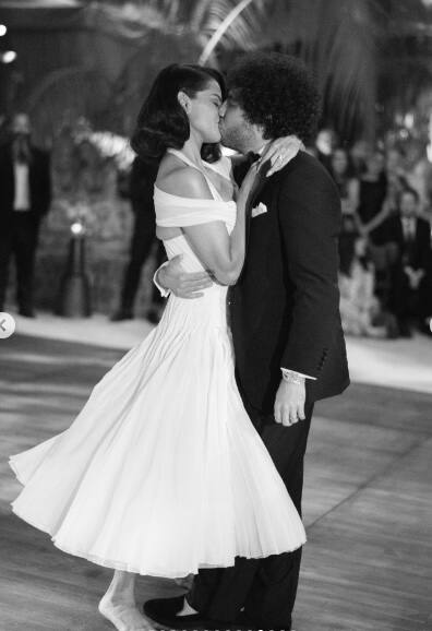 Selena Gomez dévoile ses trois robes de mariage sur Instagram | billie