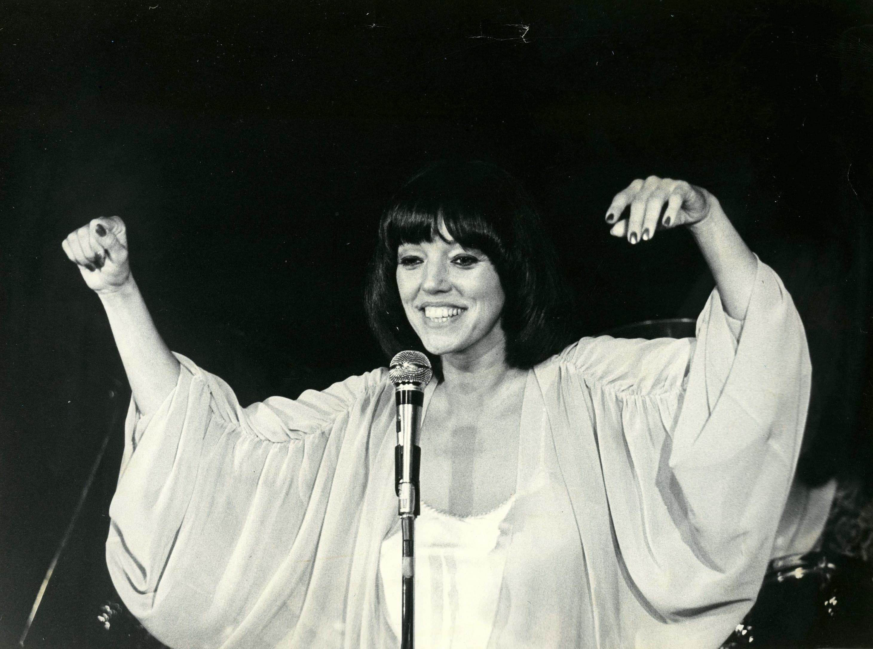 La chanteuse québécoise Emmanuëlle, qui avait interprété «Et c’est pas ...