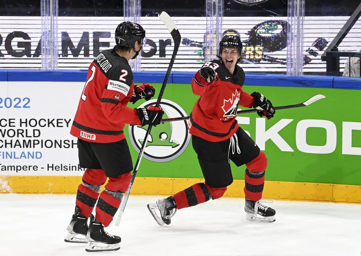 À VOIR: Kent Johnson réussit un «Michigan» en plein Mondial! - TVA Sports