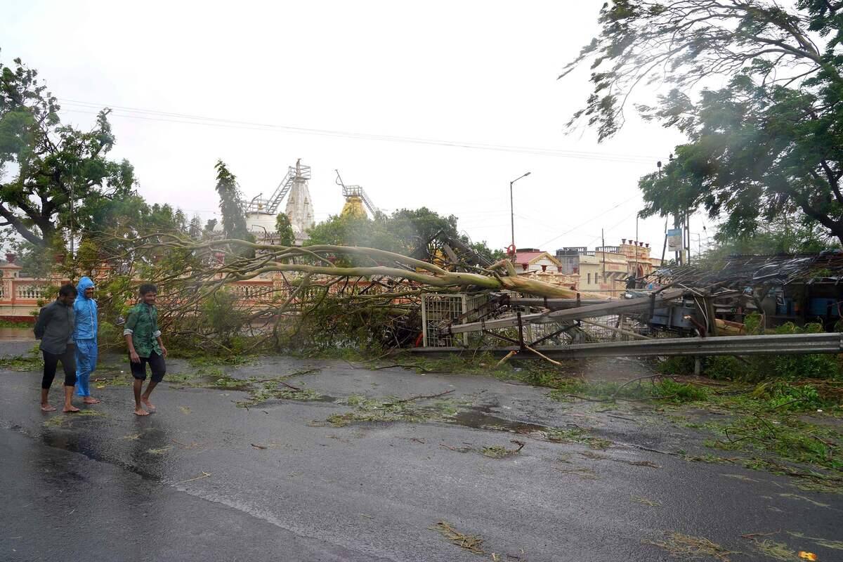 Le cyclone Biparjoy fait deux morts et laisse un sillage de ...