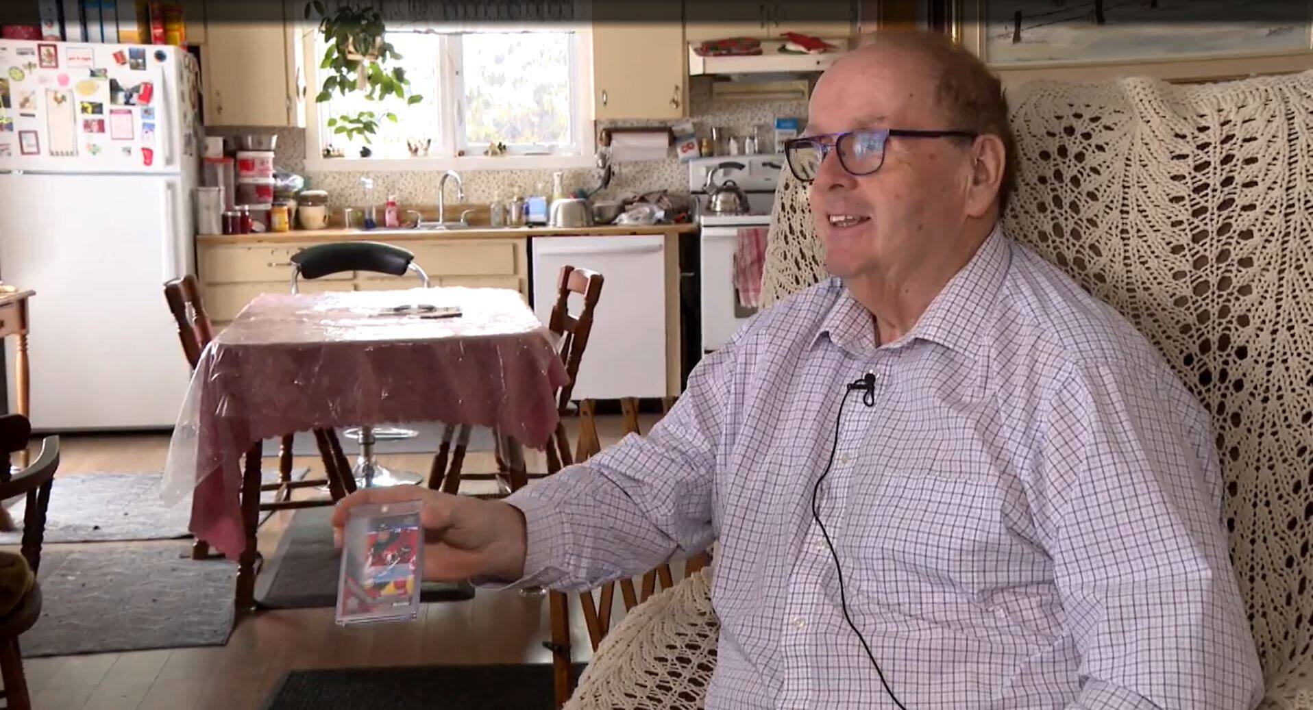 Une carte de hockey de Connor Bedard pourrait rendre riche un homme de ...