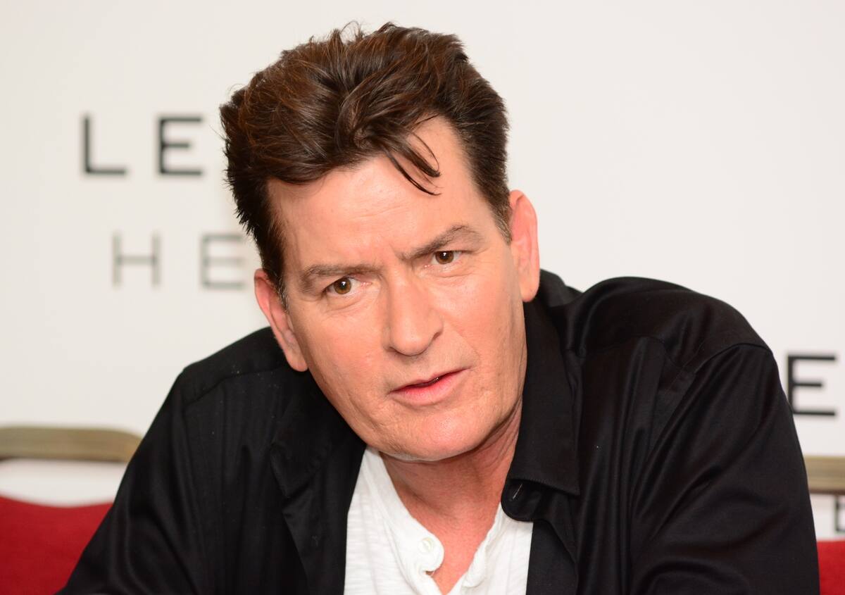 La voisine de Charlie Sheen plaide non coupable d’agression | JDM