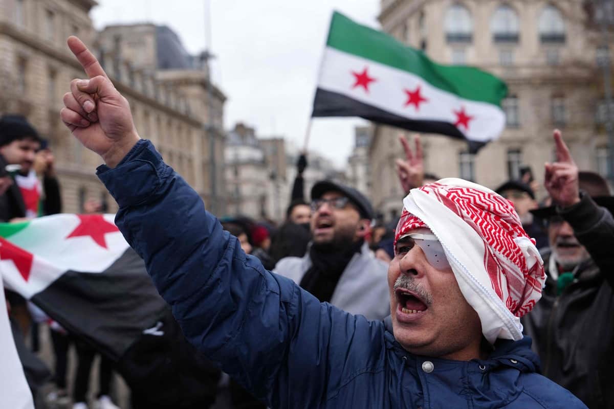 Les Syriens célèbrent la chute de Bachar al-Assad | JDQ