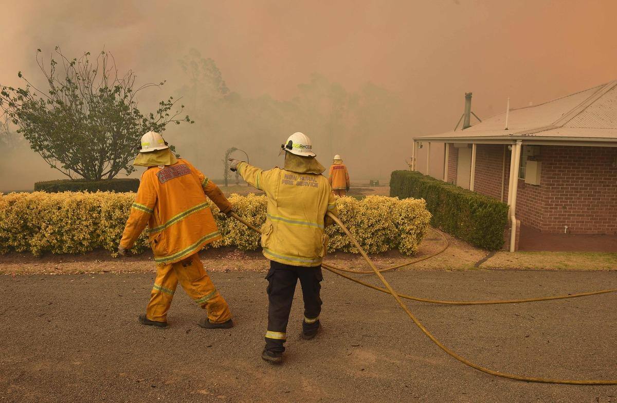 Des dizaines de pompiers canadiens passeront les Fêtes au travail en ...