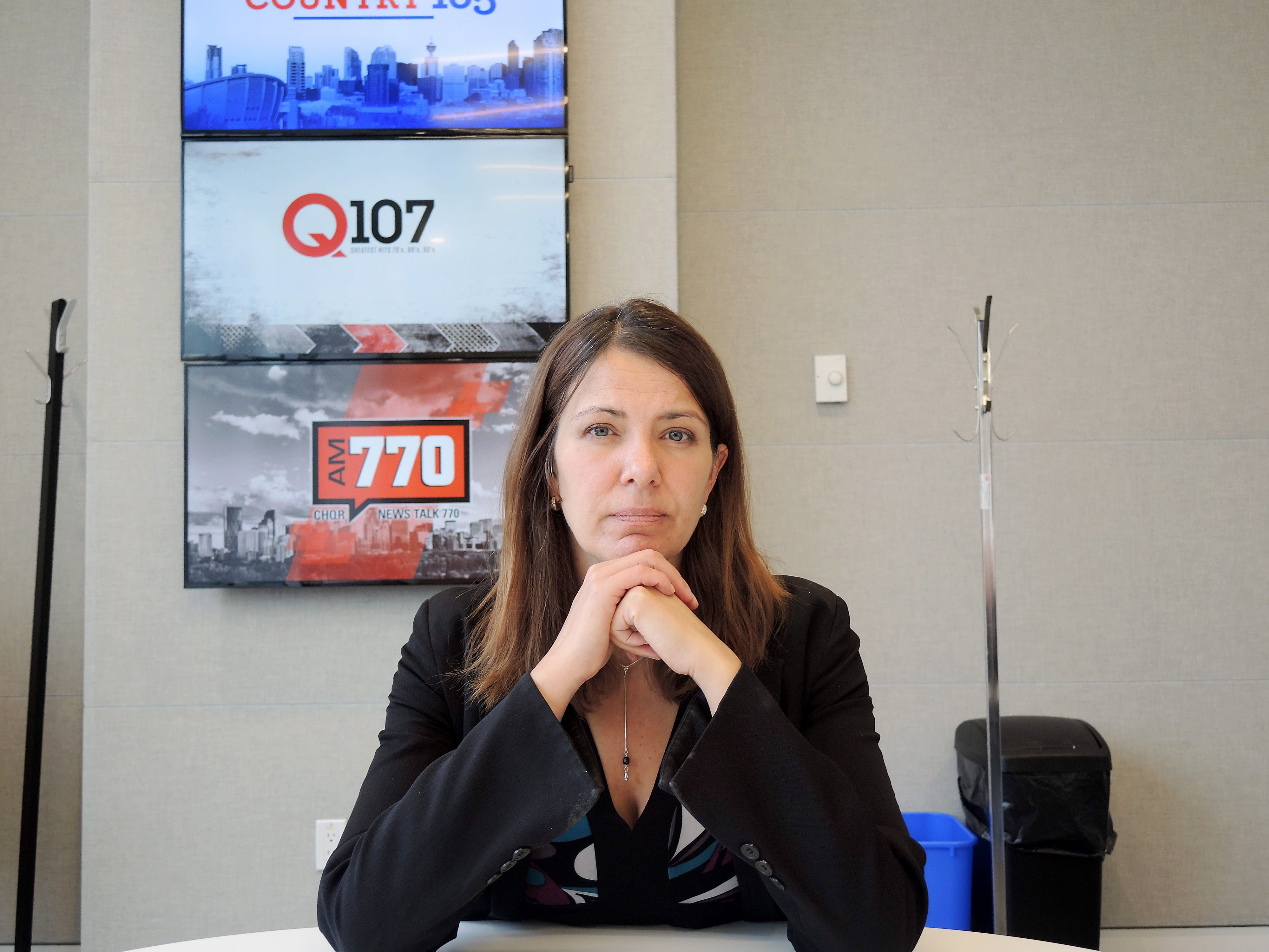 Discrimination contre les non-vaccinés : Danielle Smith précise sa ...