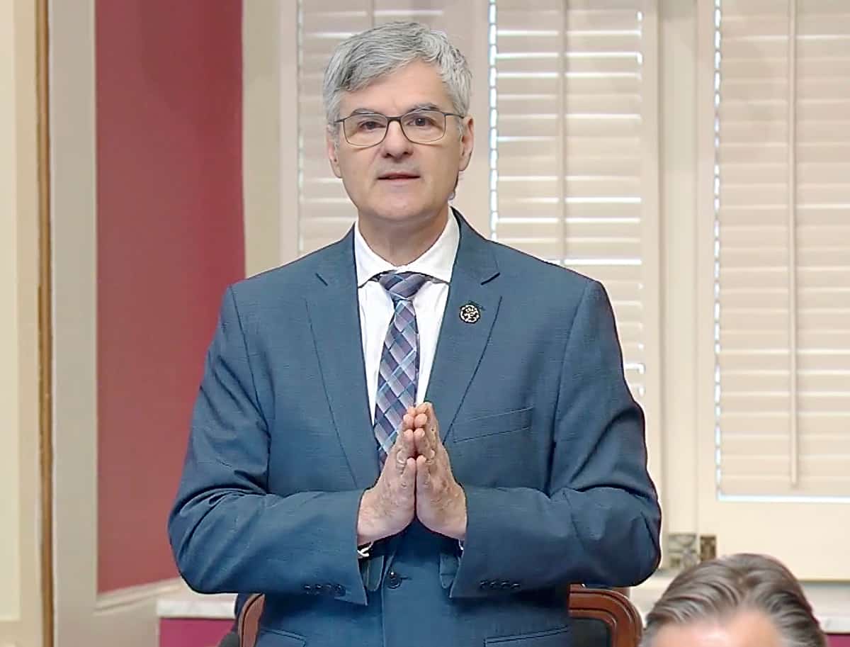 «Si elle était encore ministre, elle serait à la CAQ»: Éric Caire ...