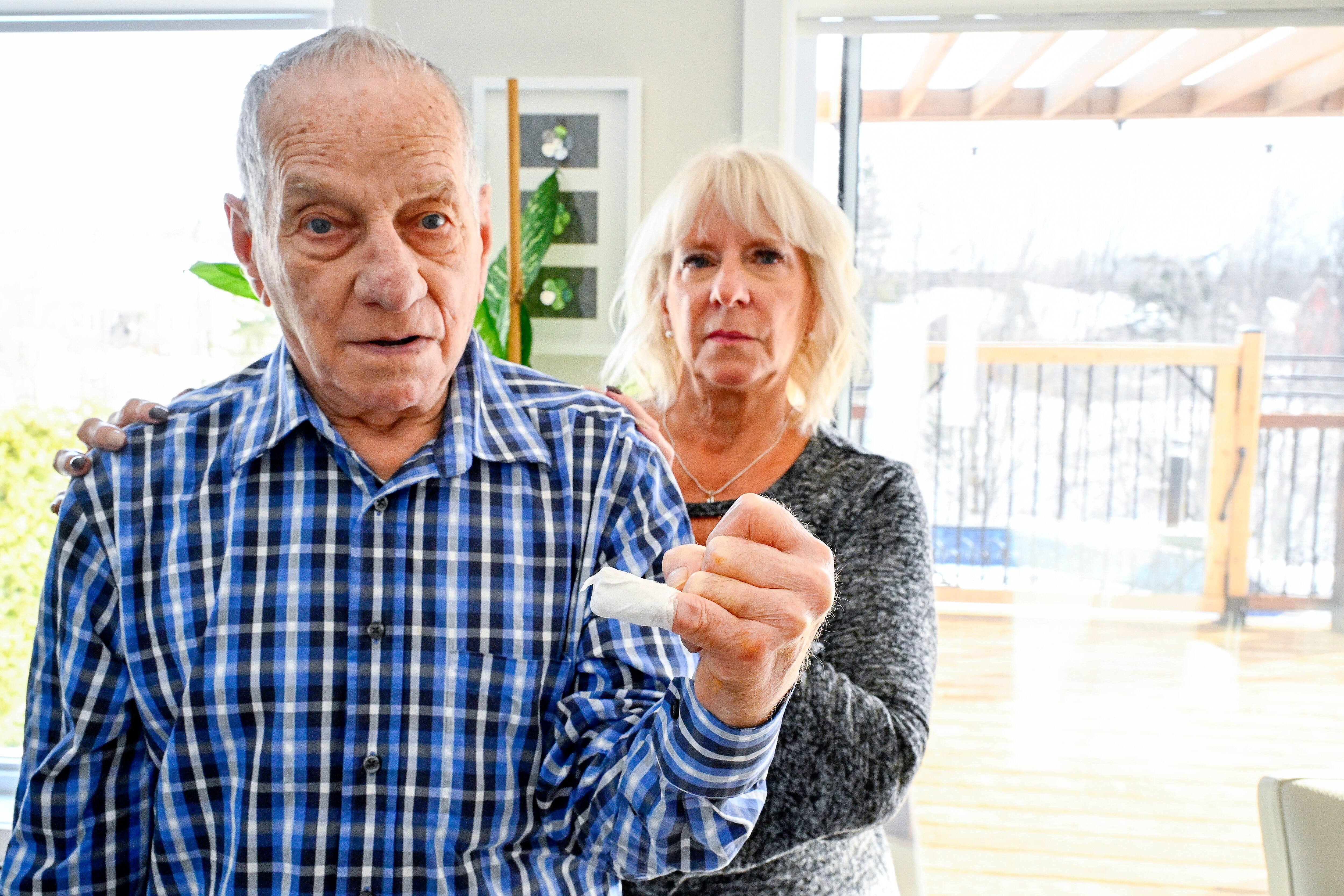 Pénurie de médecins de famille: un aîné doit payer 85$ pour un ...