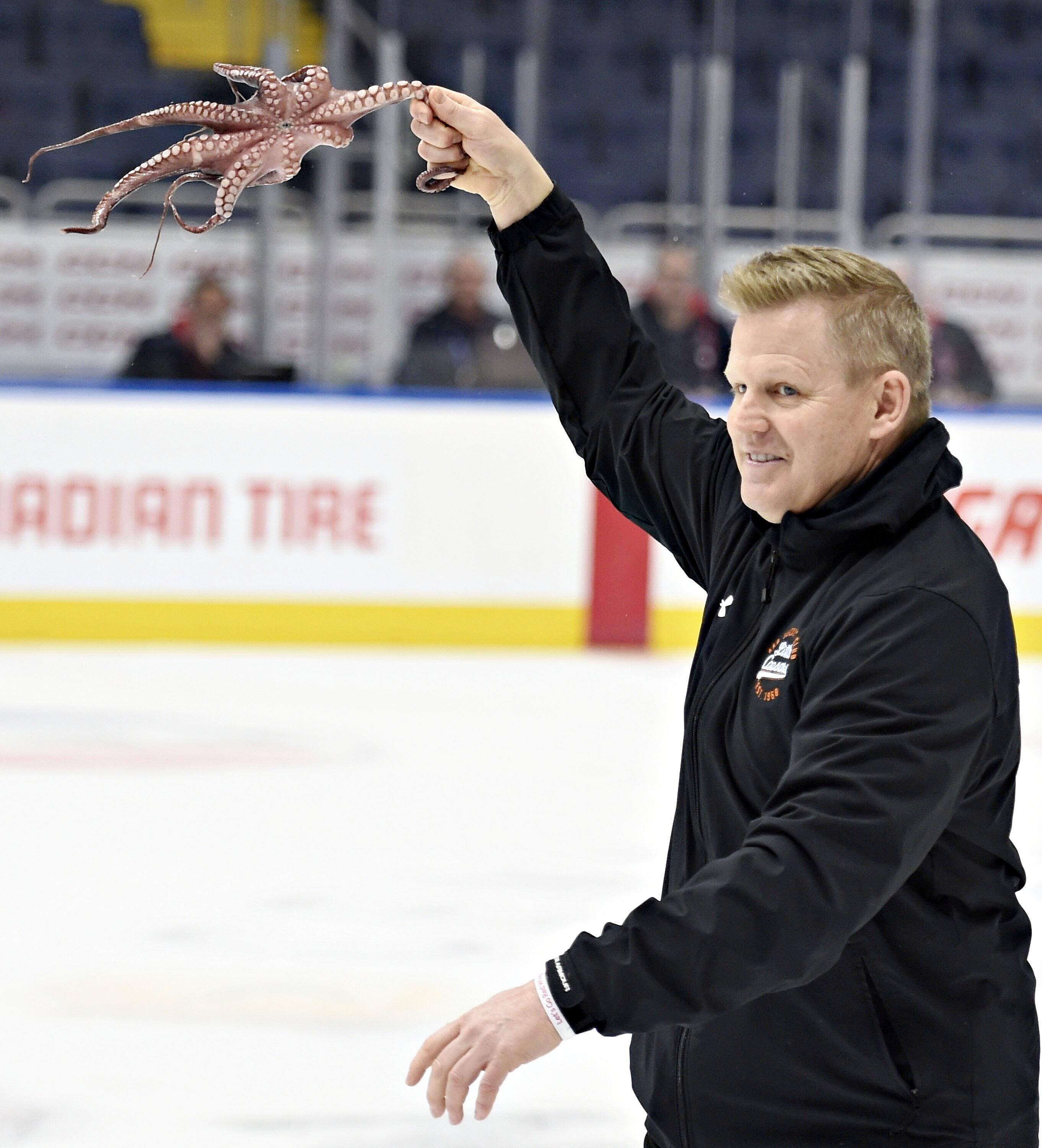 26 ans après leur bagarre épique, Chris Osgood a une demande pour ...