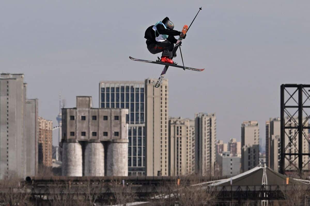 Ski acrobatique: Édouard Therriault à deux points de la finale | JDM