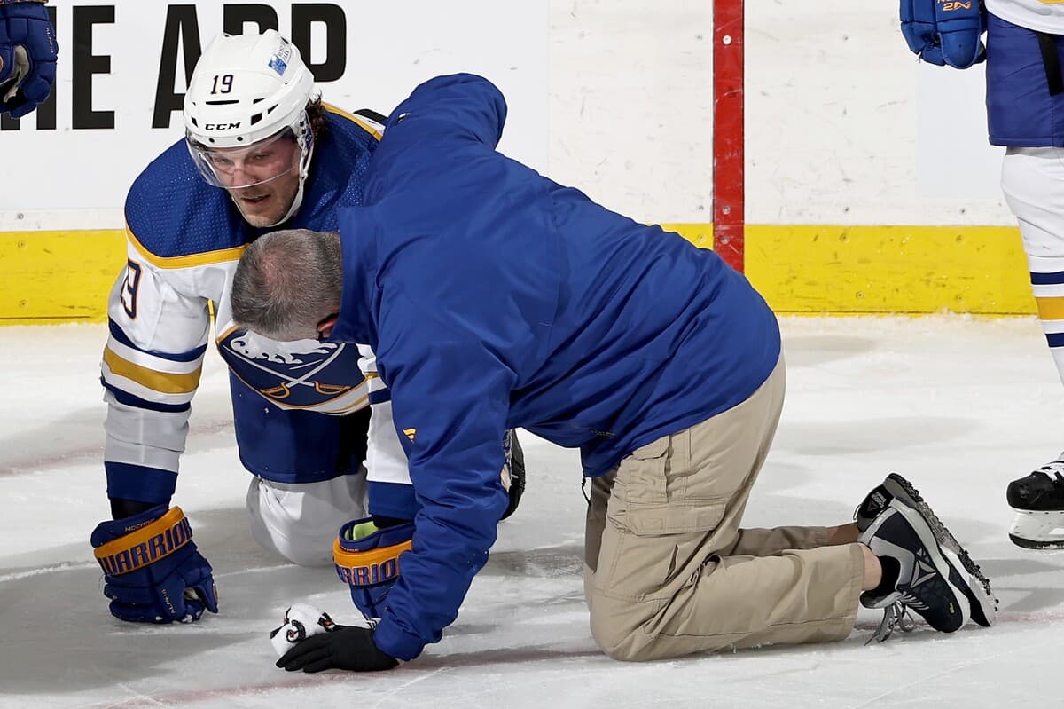 Ça ne regarde pas bien pour Jake McCabe | JDM