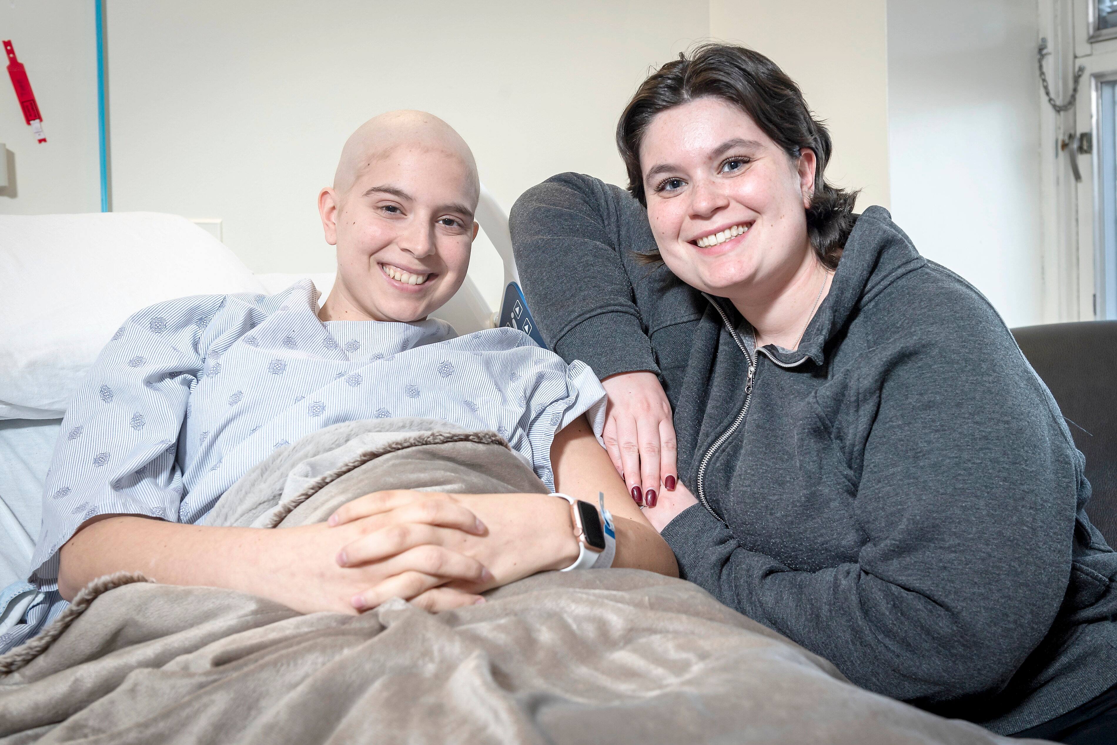 Deux sœurs frappées par le même cancer rare, elles seront à risque de ...