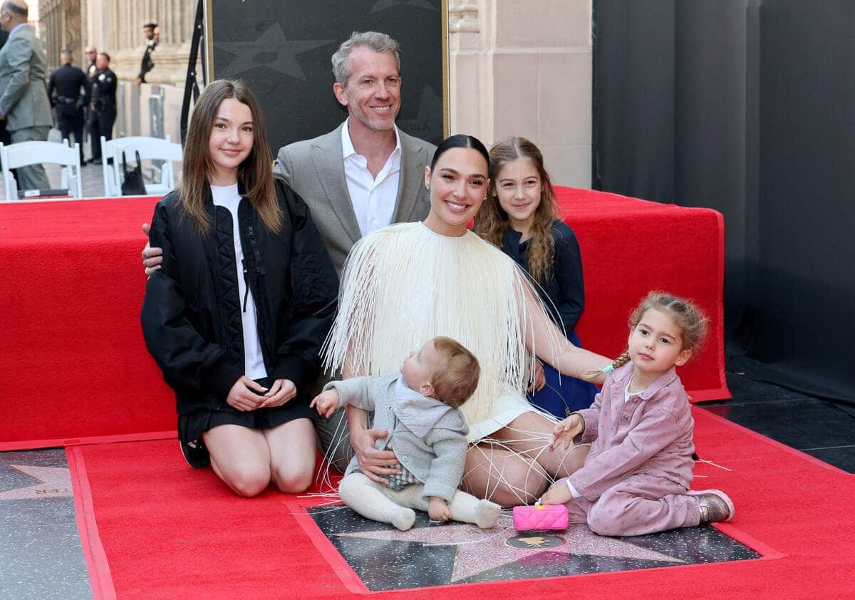 [PHOTOS] Gal Gadot en famille pour inaugurer son étoile sur le Walk of ...