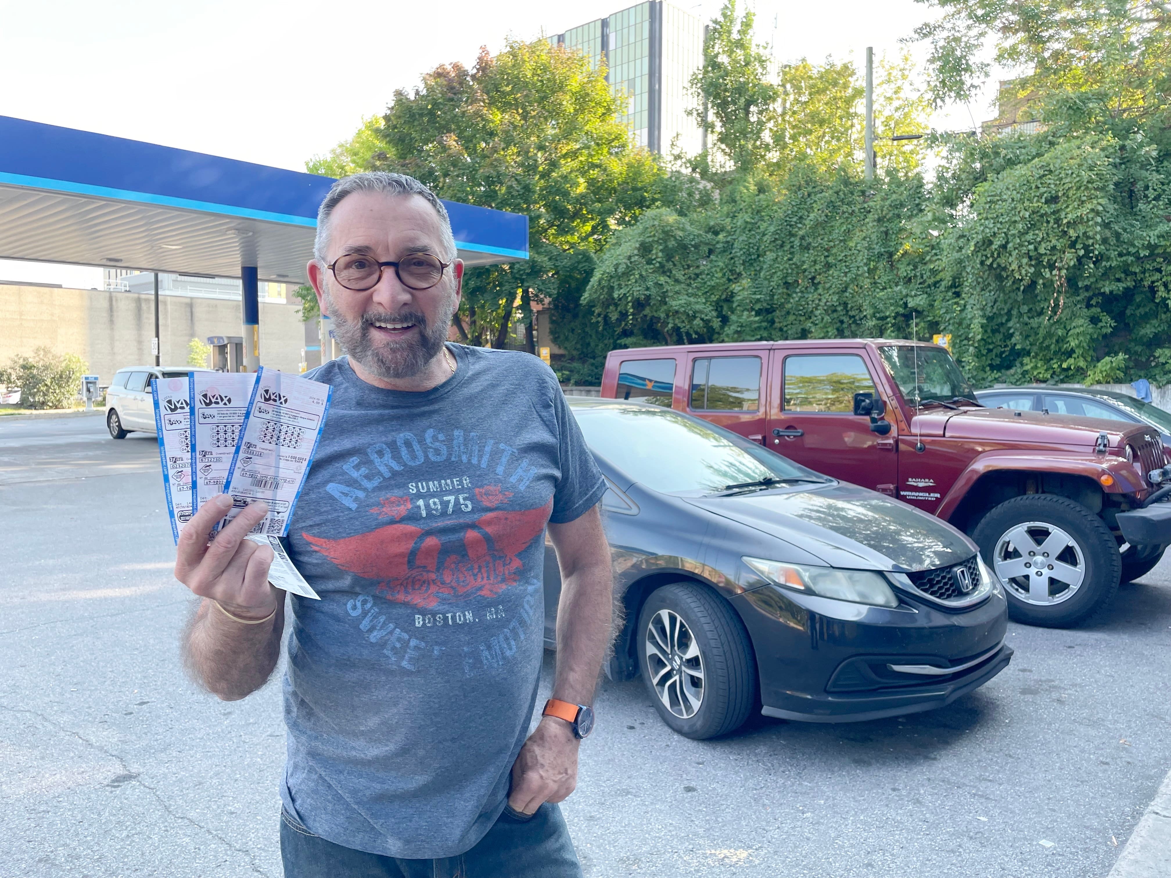 Des Québécois s’emballent pour le gros lot record de 75 M$ | TVA Nouvelles