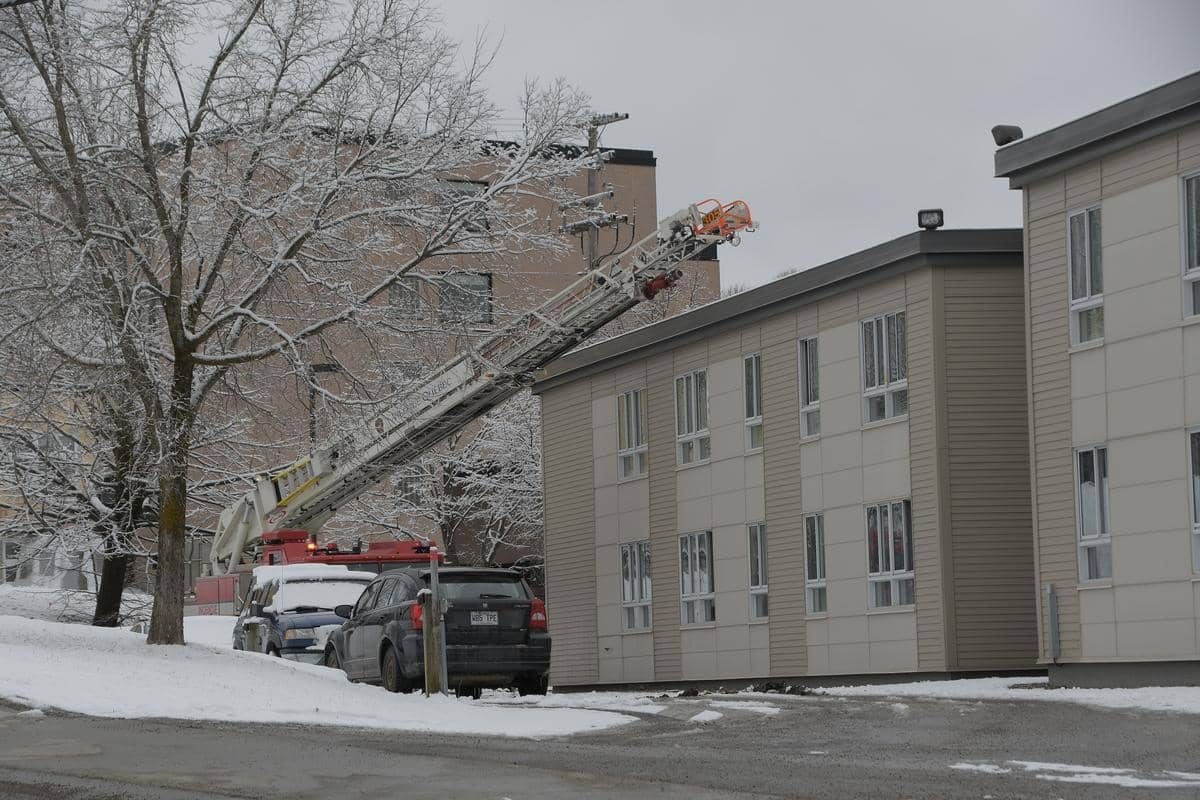 [IMAGES] Trois blessés après un incendie dans Loretteville | JDQ