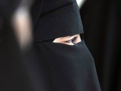 Élèves portant le voile intégral: les sanctions doivent viser les ...