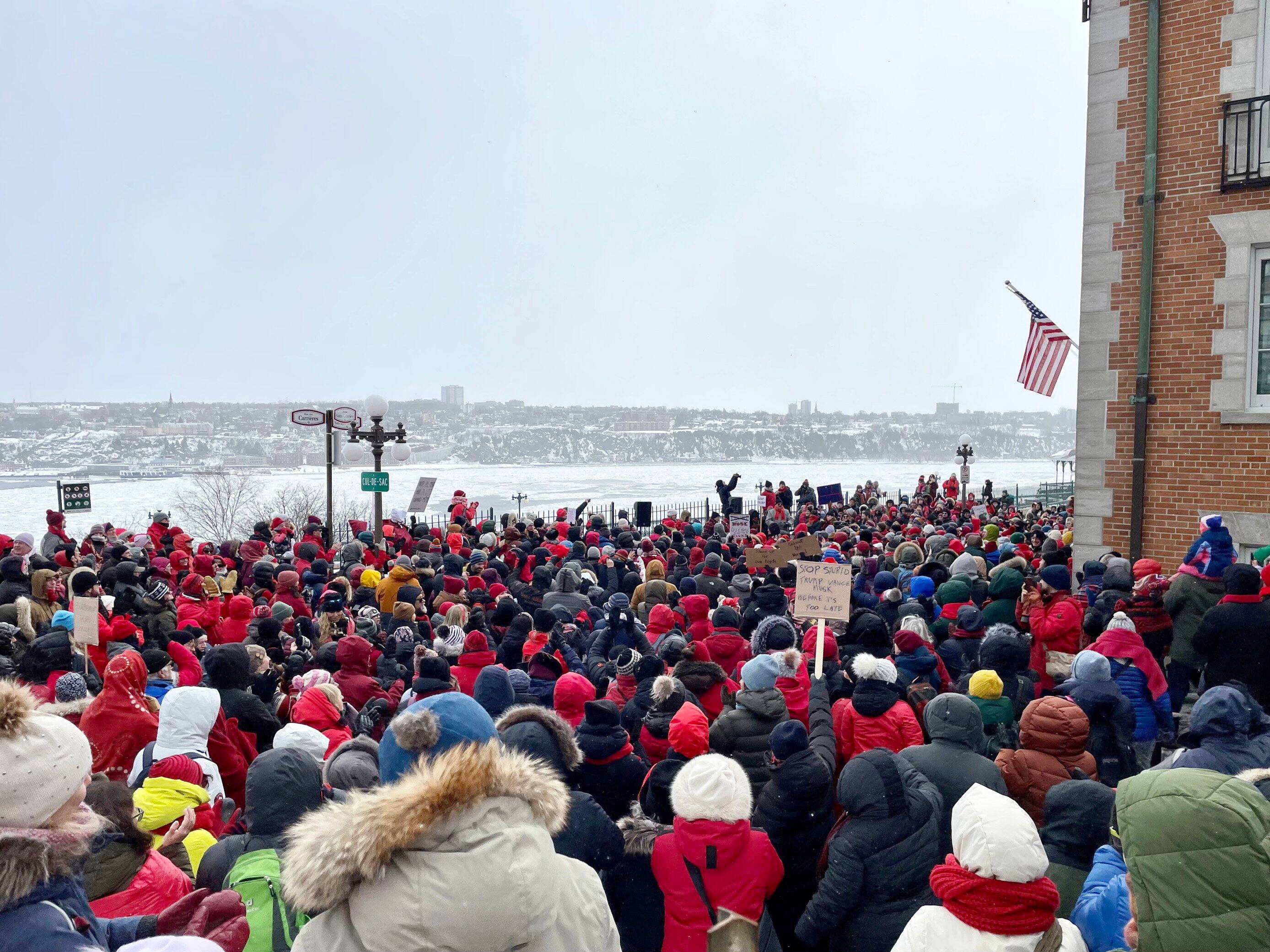 Manifestation contre Donald Trump: «shame on you», scandent des ...