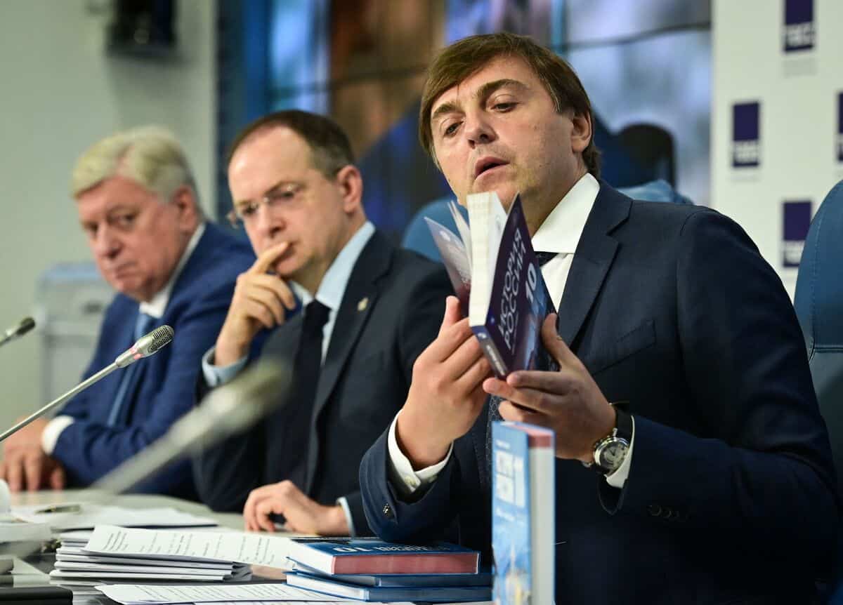 Russie: les lycéens formés au pilotage de drones de combat dès ...