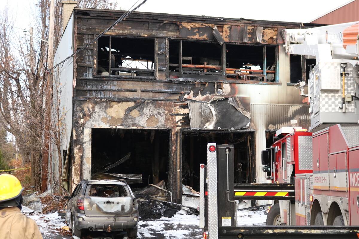 [EN VIDÉO] Un garage de Québec victime d’un violent incendie | JDQ