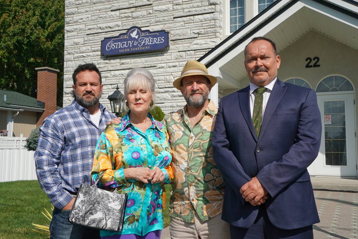 «Passez au salon»: Jean-Michel Anctil dans la peau d'un embaumeur | JDQ