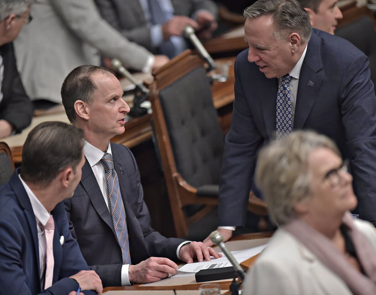 François Legault juge le budget fédéral responsable, notamment en ...