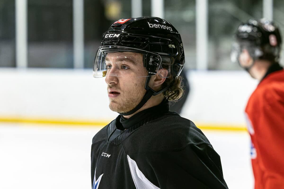 Justin Robidas est là pour aller chercher le trophée - TVA Sports